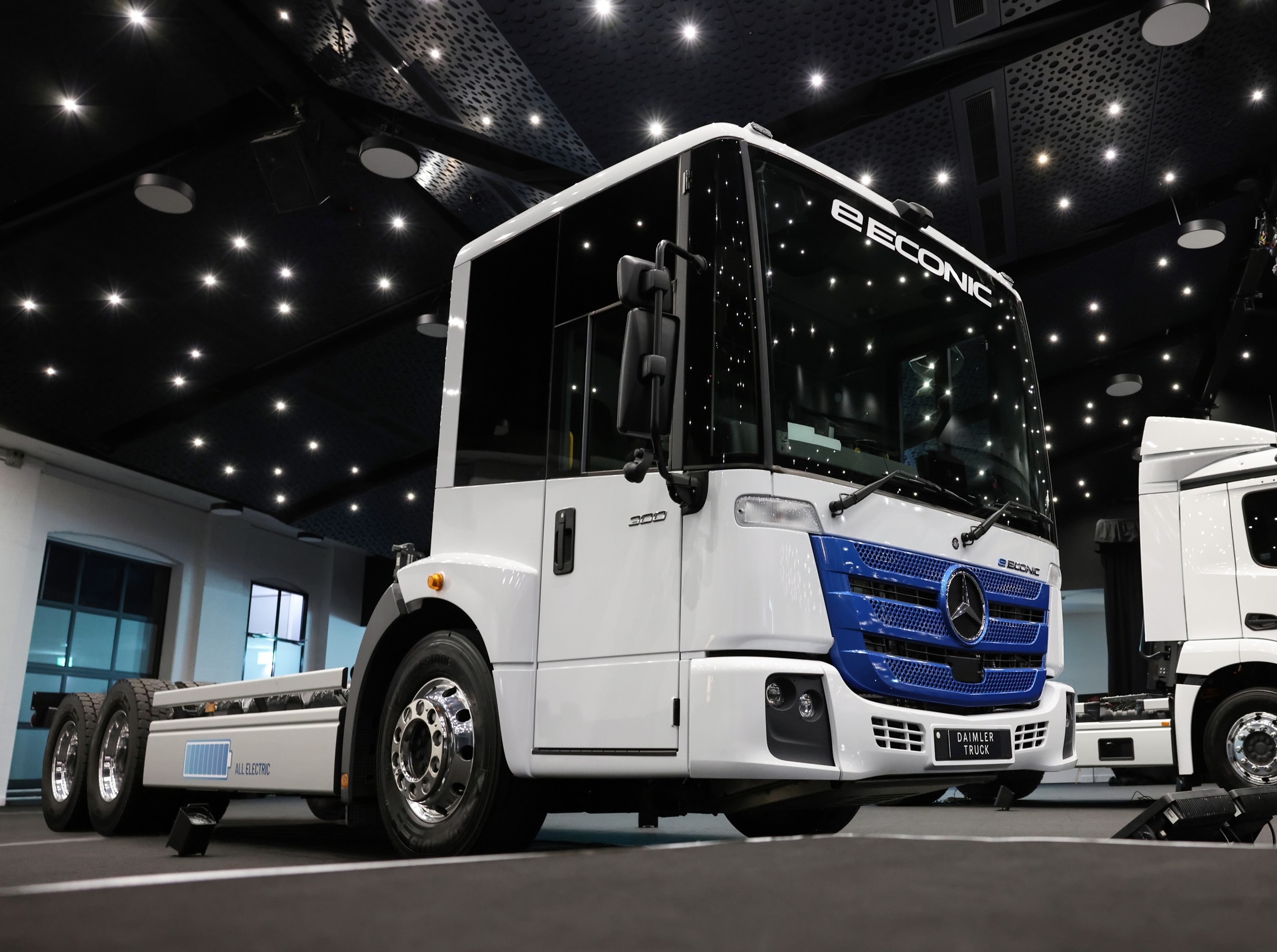 Electric Mercedes-Benz truck ready for Sydney waste and recycling show ...
